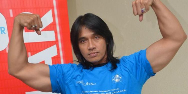 Kisah 5 seleb berjuang lawan kanker otak, terbaru Agung Hercules