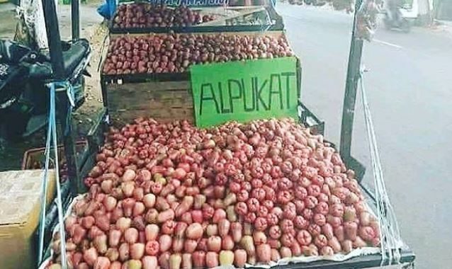 8 Dagangan lapak kaki lima ini nggak sesuai label, bikin nyengir