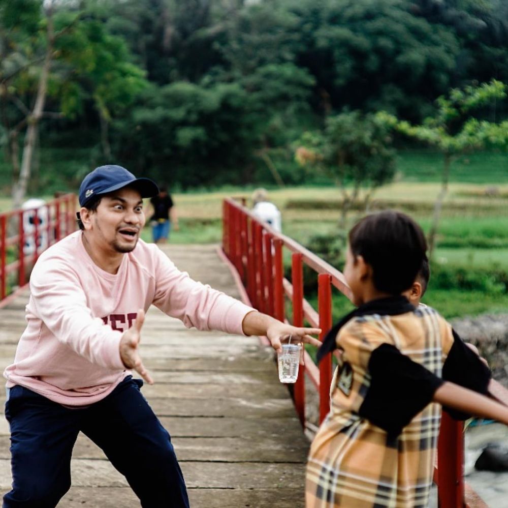 7 Fakta Tompi debut jadi sutradara, sampai tutup klinik 6 minggu