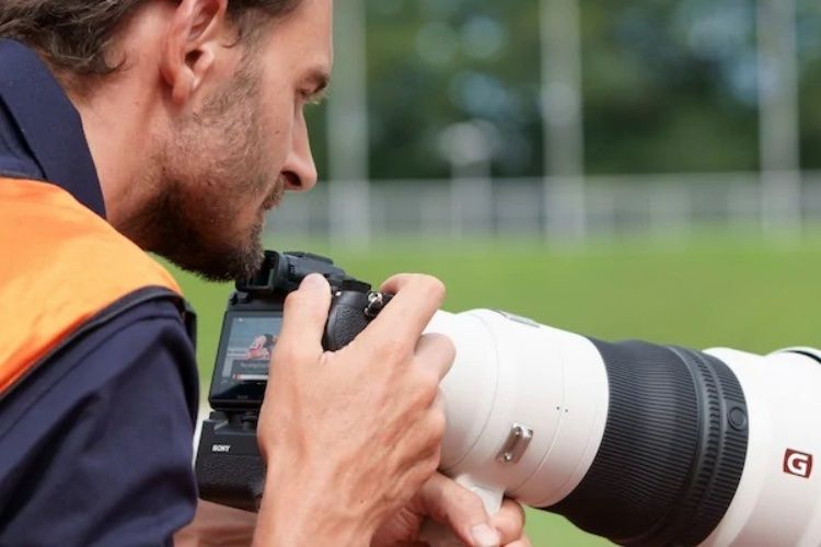 Sony perkenalkan kamera full frame untuk profesional, harganya?