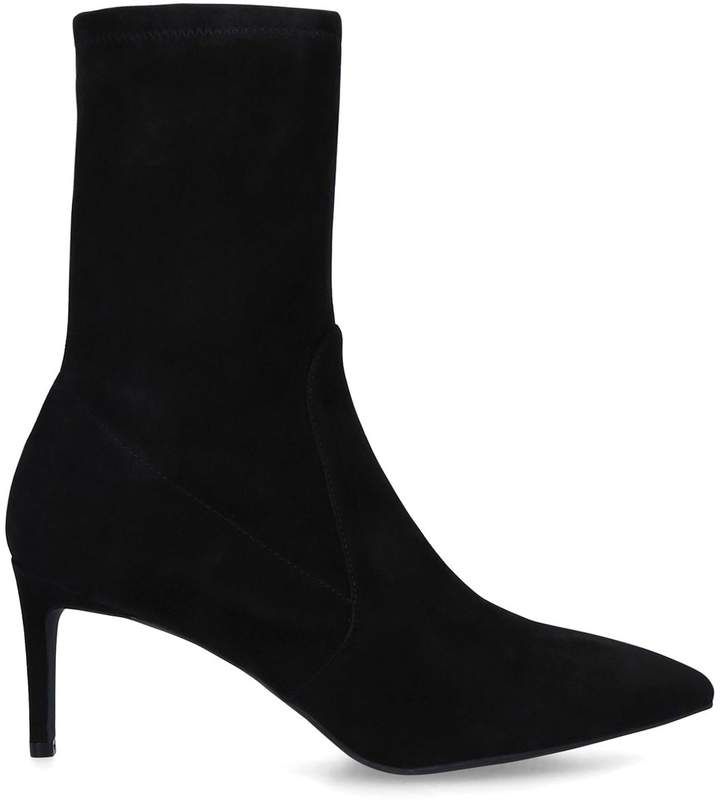 40 Jenis model sepatu cewek yang bikin penampilan stylish