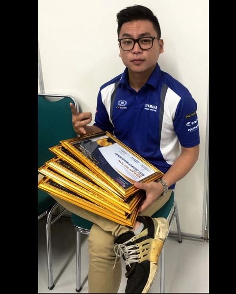 8 Potret pesona Eric Saputra, tunangan Atries Angel mantan Chef J