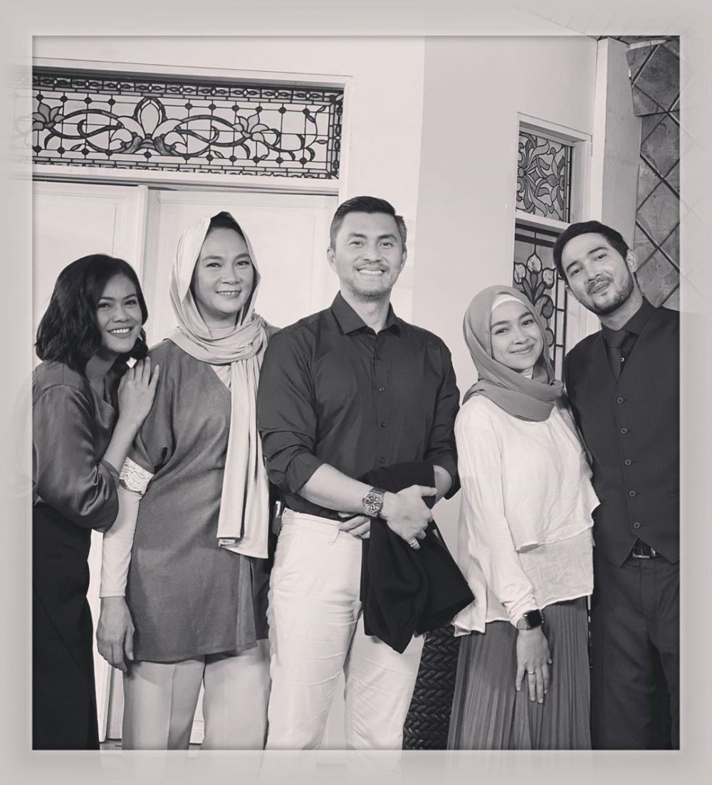 Berseteru di sinetron, ini 7 potret akrab Dian Nitami & I