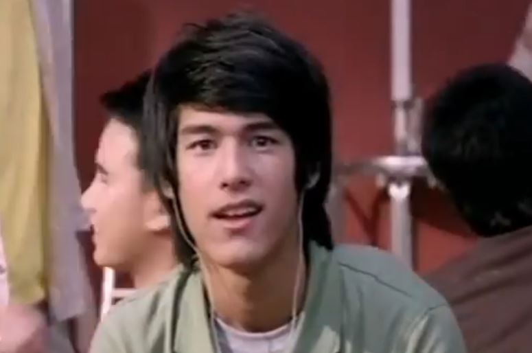 8 Potret jadul Richard Kyle ini jadi sorotan, gaya rambutnya kere