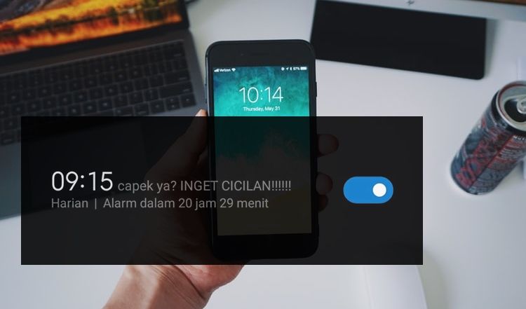 10 Catatan absurd di alarm HP ini bikin nyengir sendiri