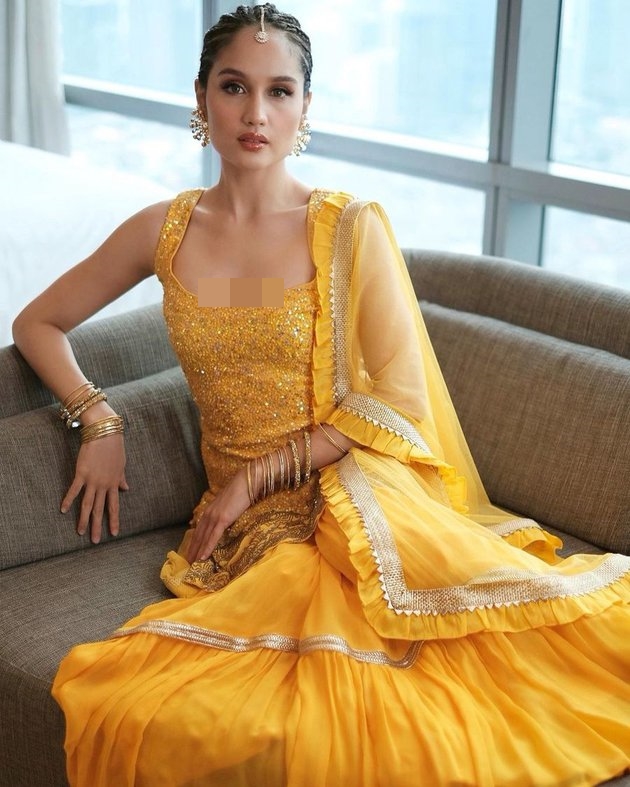 Potret 10 penyanyi cantik bergaya ala bintang India, memesona pol