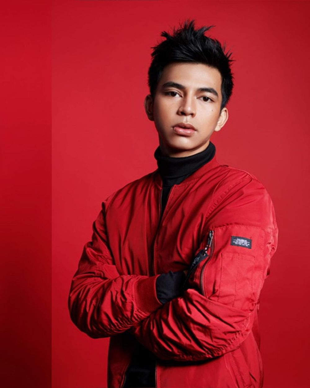 10 Gaya pemotretan Dimas Ahmad, mirip Raffi Ahmad saat awal karie