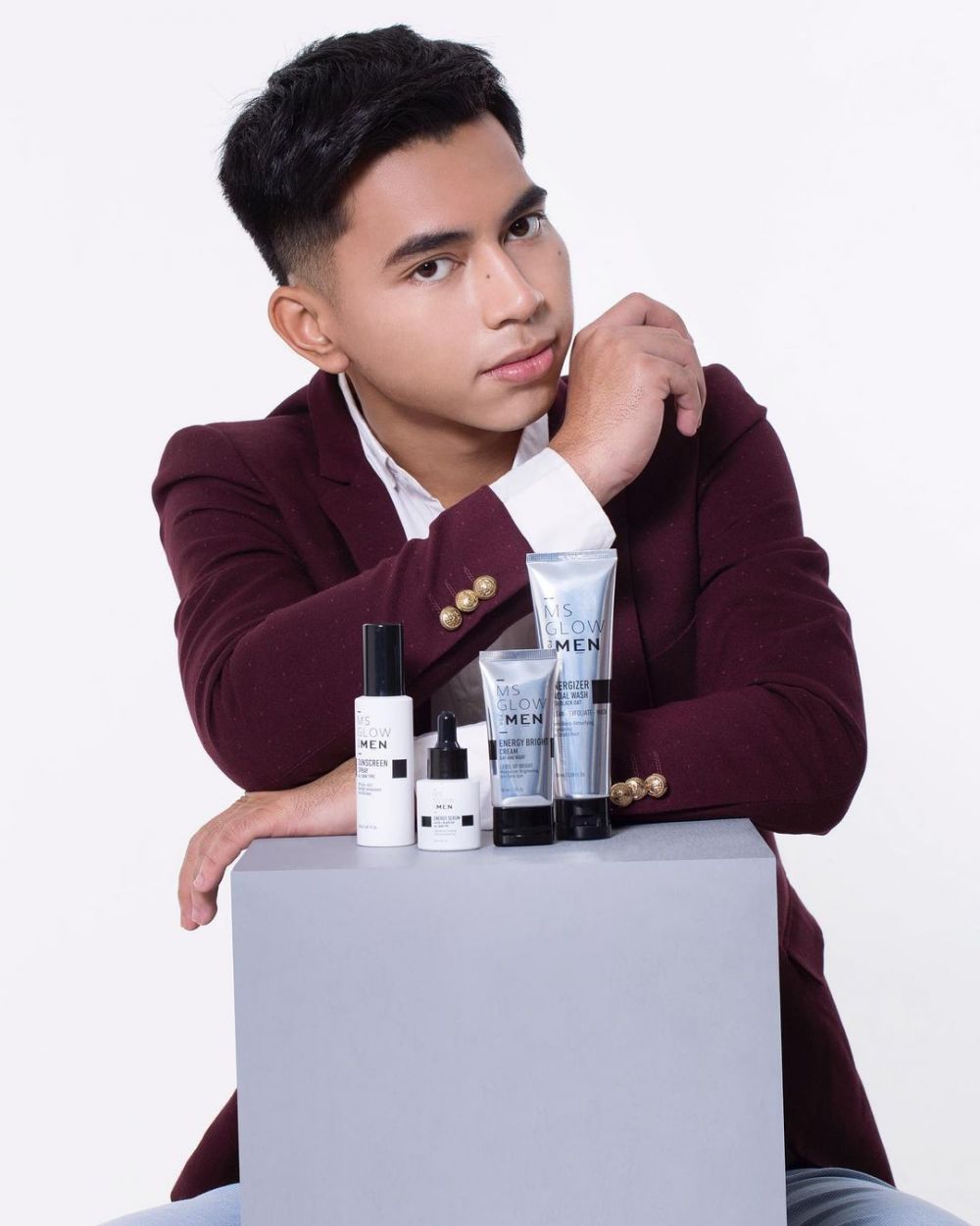 10 Gaya pemotretan Dimas Ahmad, mirip Raffi Ahmad saat awal karie