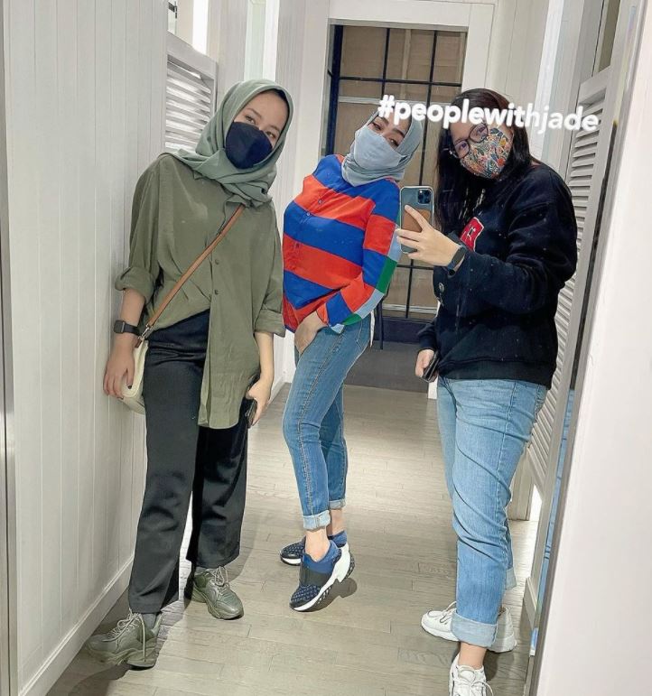 8 Momen kedekatan Rieta Amilia dan anak sambungnya, penuh kasih s