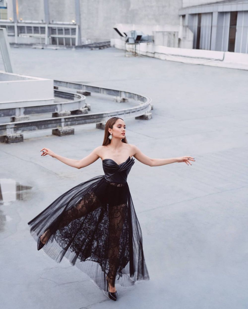 Beda gaya 10 penyanyi saat pemotretan tema glamor, memesona