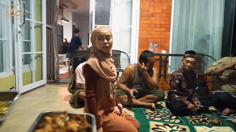 7 Potret isi dalam rumah Lesty Kejora di kampung halaman, nyaman