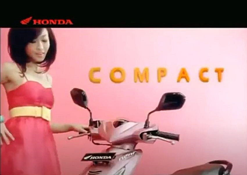 Potret lawas 7 penyanyi cantik jadi bintang iklan motor, mangling
