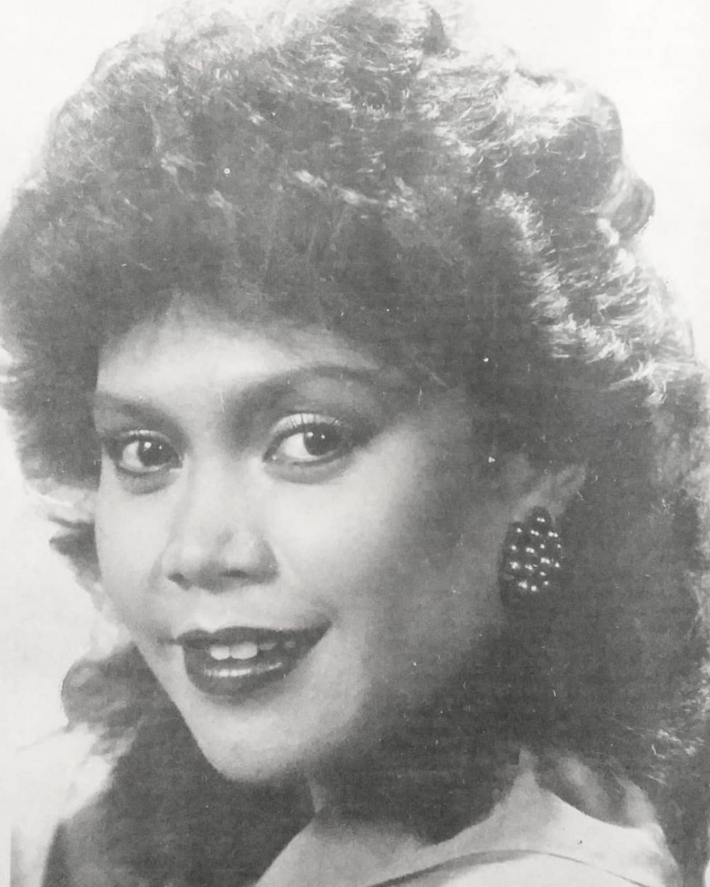 Ulang tahun ke-64, 9 potret masa muda Hetty Koes Endang ini mangl