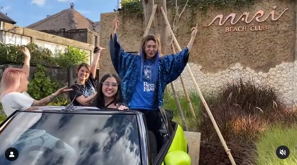 11 Momen Maria Ozawa di Bali, kunjungi panti hingga video call Ra