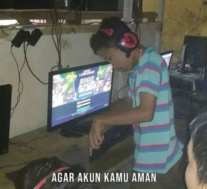 25 Penampakan tak terduga orang main game, tingkah lucunya bikin ketawa ...