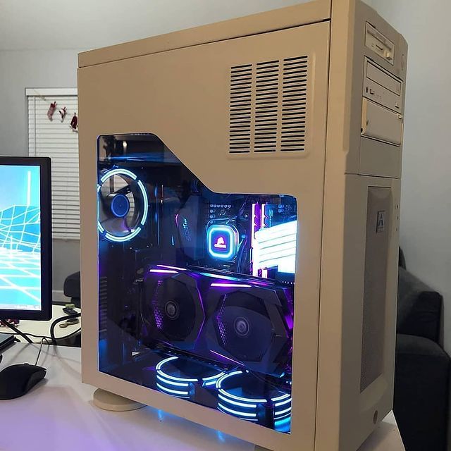 11 Potret lucu komputer kencang dirakit pada casing jadul, bikin heran ...