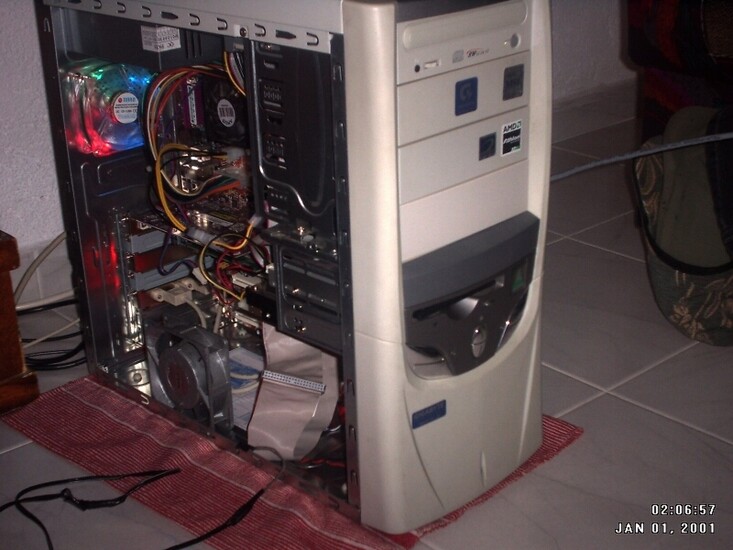 11 Potret lucu komputer kencang dirakit pada casing jadul, bikin heran ...