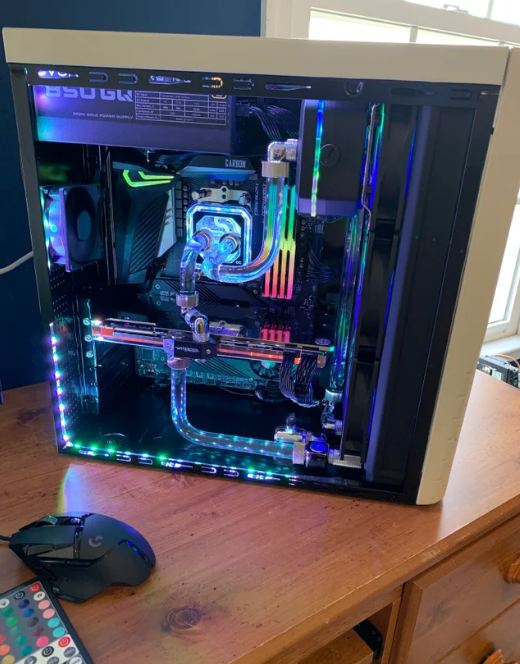 11 Potret lucu komputer kencang dirakit pada casing jadul, bikin heran ...