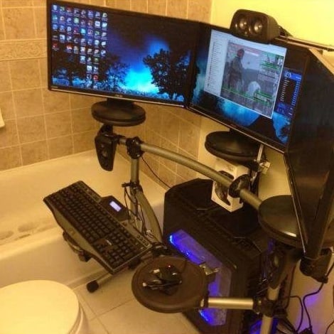 11 Potret unik modifikasi pada monitor gadget, jadinya lebih canggih ...