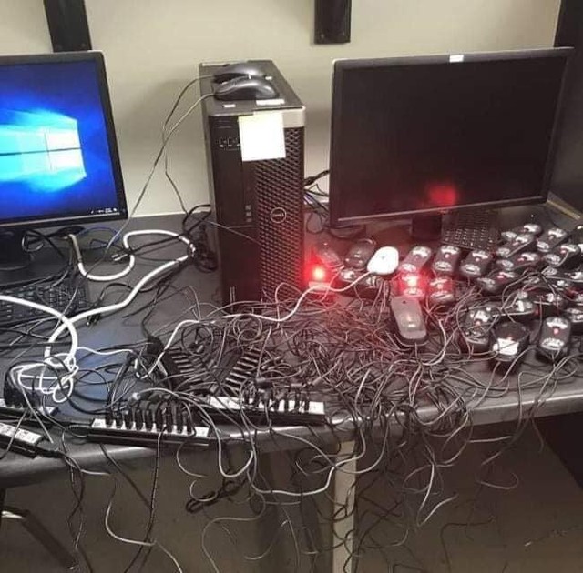 11 Penampakan absurd set up komputer tidak rapi, bikin susah dipakai ...