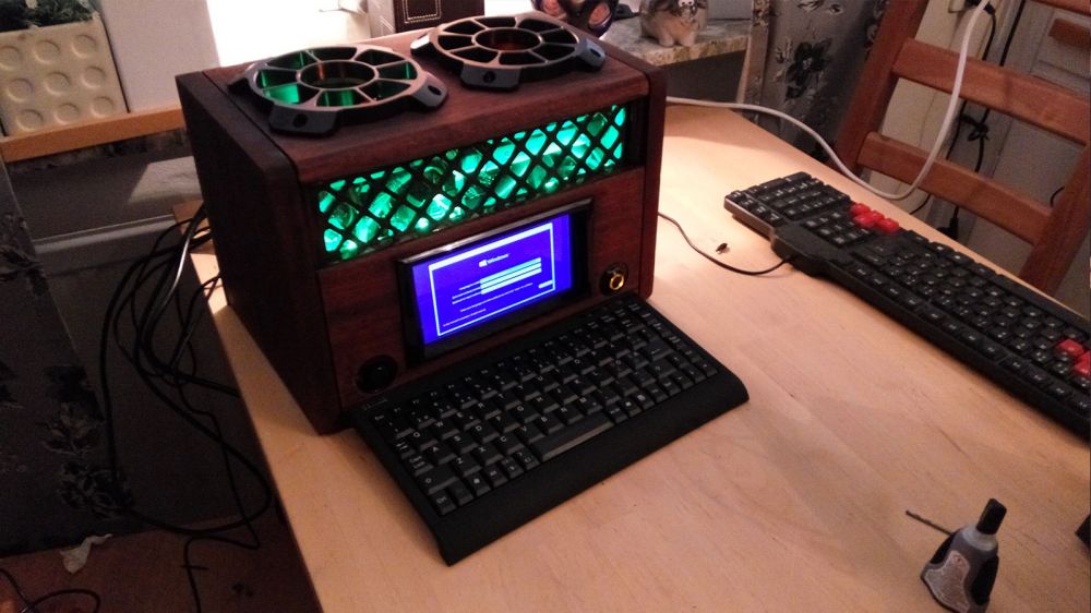 11 Potret unik satukan tower PC dan monitor, jadi mudah dibawa | Techno.id