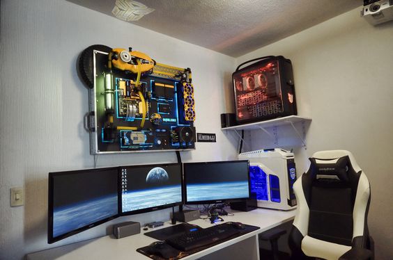 11 Ide kreatif rakit komputer menempel di dinding, bikin hemat tempat ...