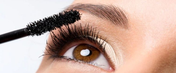 7 Tips aplikasikan maskara agar tampak lebih lentik dan natural