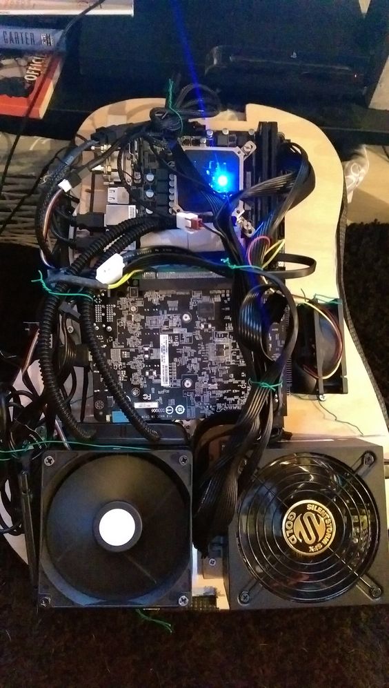 11 Ide kreatif rakit komputer dengan casing alat musik, unik & estetik ...