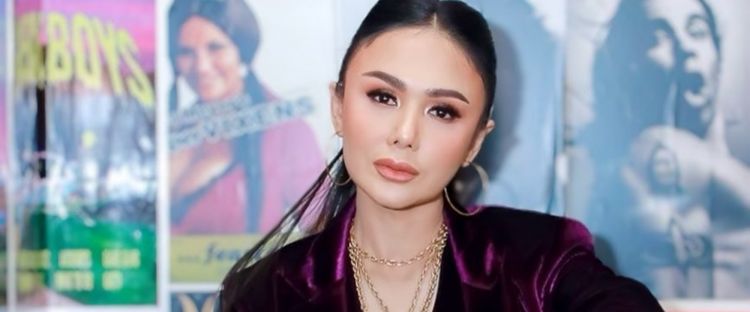 11 Pesona Yuni Shara saat berhijab, penampilannya kian anggun