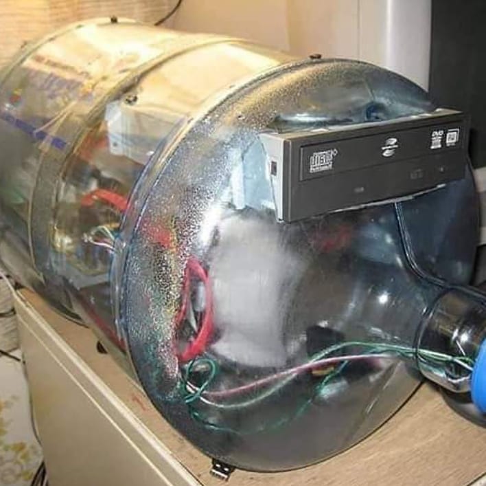 11 Ide unik ubah wadah air jadi casing komputer, hemat biaya | Techno.id