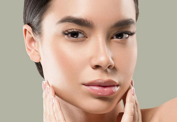 5 Tips memakai contour agar wajah tampak tirus, pilih jenis yang