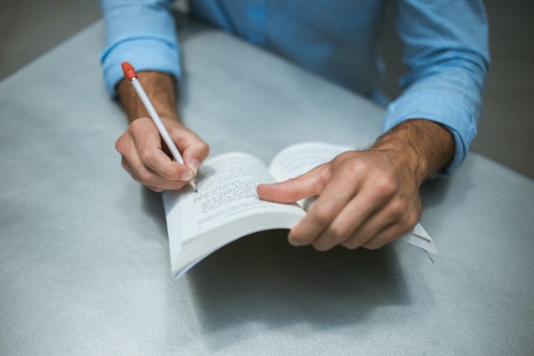 25 Contoh kalimat compliment bahasa Inggris beserta arti & penjelasan