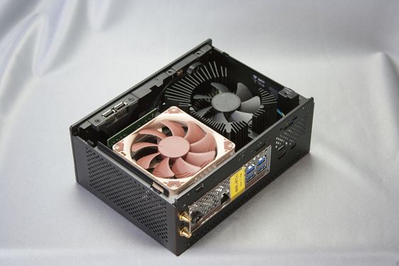 11 Ide kreatif rakit komputer dengan ukuran mini, ruang kerja jadi lega ...