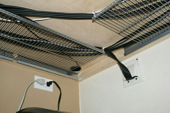 11 Ide kreatif rapikan kabel komputer di bawah meja, tampilan lebih ...