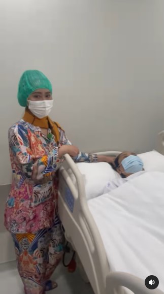 Ibunda operasi saraf kejepit, Inul Daratista kenang masa jadi tuk