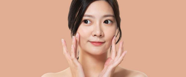 Trik mudah membuat efek face lift pada makeup ini hanya gunakan 1 produk