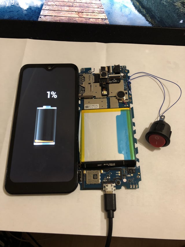 11 Potret perbaikan maksa di perangkat HP, penting masih bisa dipakai ...