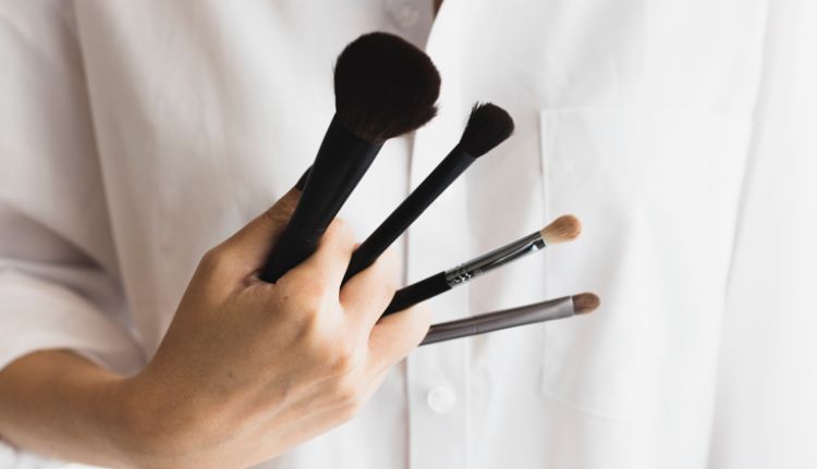 7 Step tutorial makeup mata untuk pemula, mudah dan hasilnya rapi