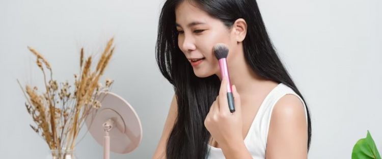 Nggak perlu beli, begini cara membuat brush makeup sendiri di rumah