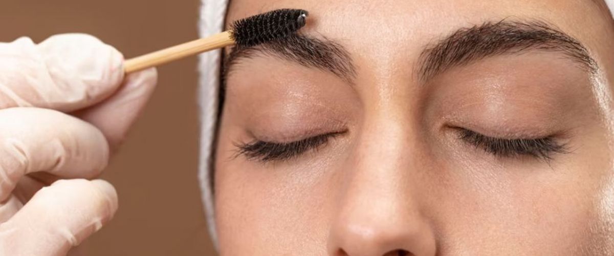 Bikin tumbuh lebat, begini 2 cara membuat serum alis dari bahan alami