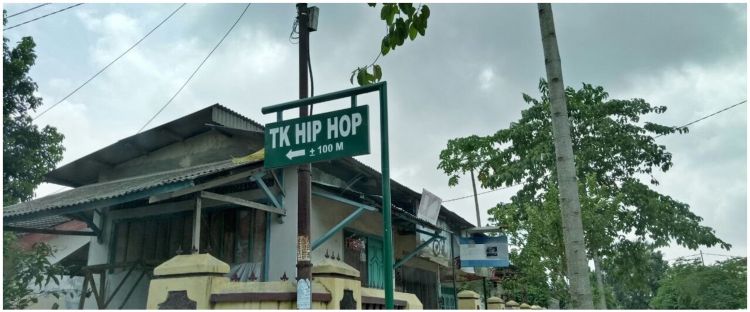 11 Tulisan lucu di papan plang nama ini bikin pejalan kaki auto gagal ...