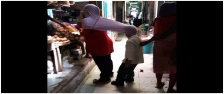 11 Momen lucu saat di pasar ini banyak aksi tak terduga, absurd pol