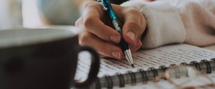 35 Contoh kata sufiks, lengkap dengan pengertian, ciri-ciri dan jenisnya