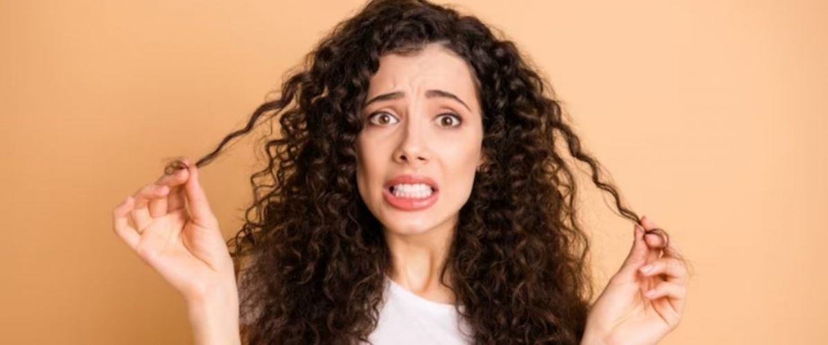 Cuma butuh 1 jenis buah, ini trik atasi rambut keriting yang keri