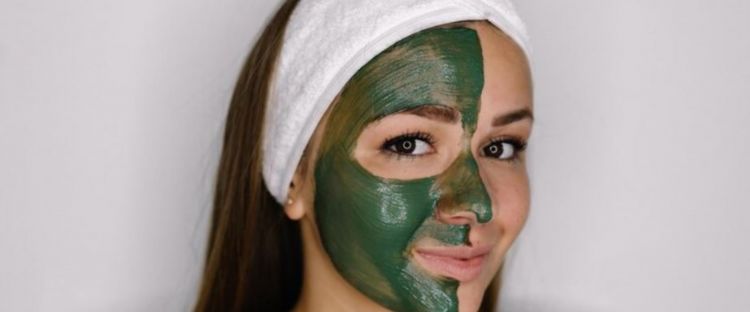 Cuma pakai 1 jenis daun, begini trik memutihkan wajah kusam agar