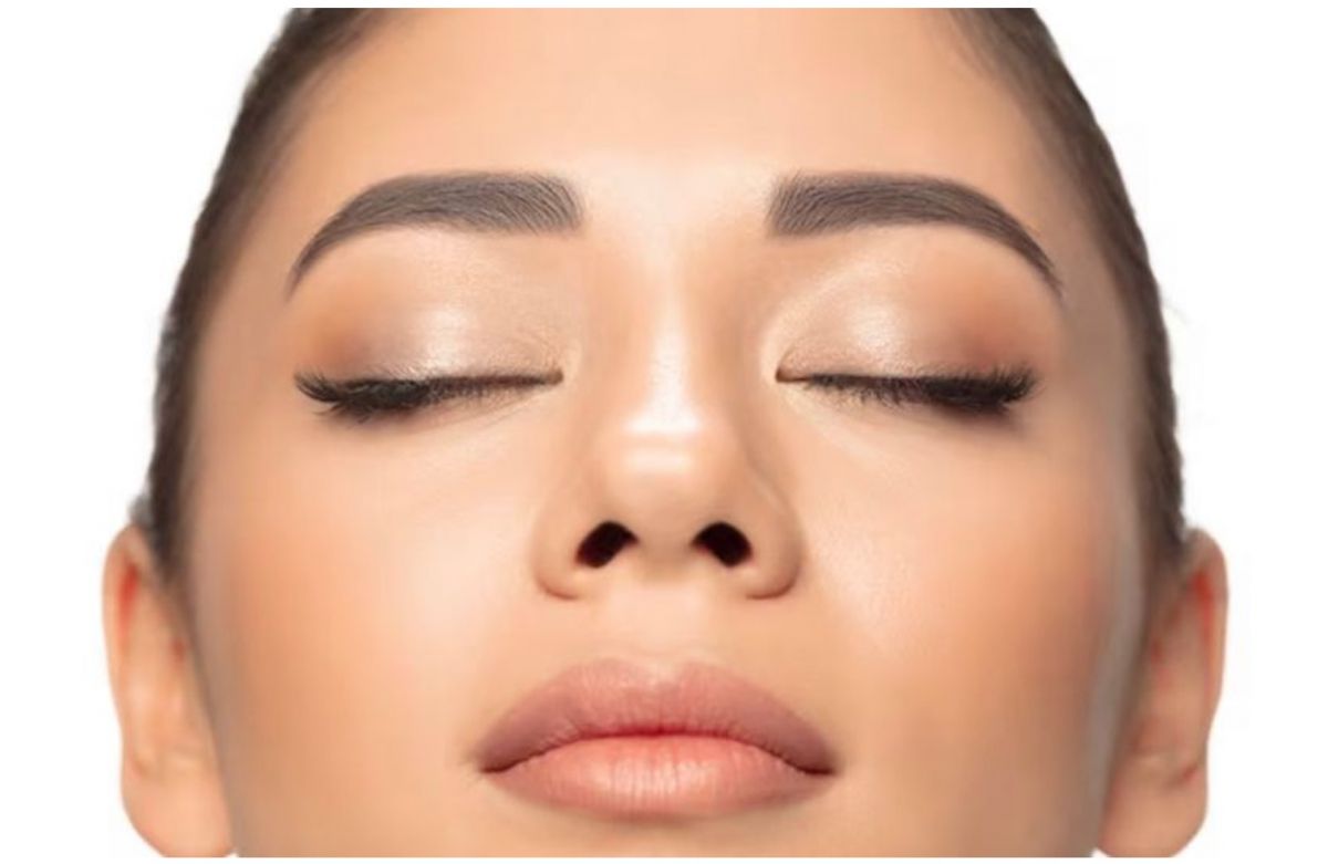 Tanpa foundation, ini trik mengatasi cakey dan creasing pada cupi