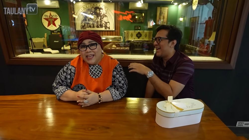 Nunung tampil botak imbas kemoterapi, reaksi Andre Taulany saat l