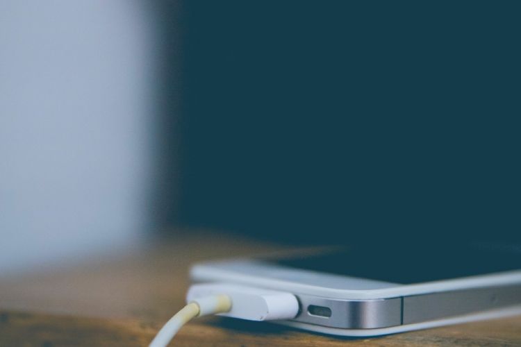 Cara mudah menghindari overcharging pada iPhone, jaga performa baterai ...