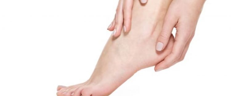 Tak perlu beli krim pemutih, 9 bahan alami ini bisa mencerahkan mata ...