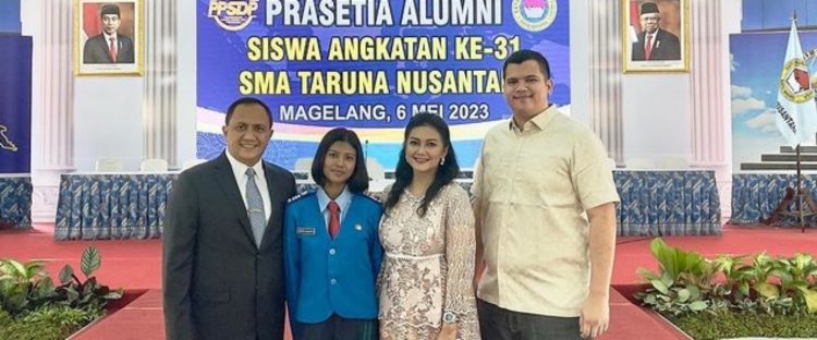 9 Momen Bella Saphira hadiri kelulusan anak sambungnya dari SMA Taruna ...